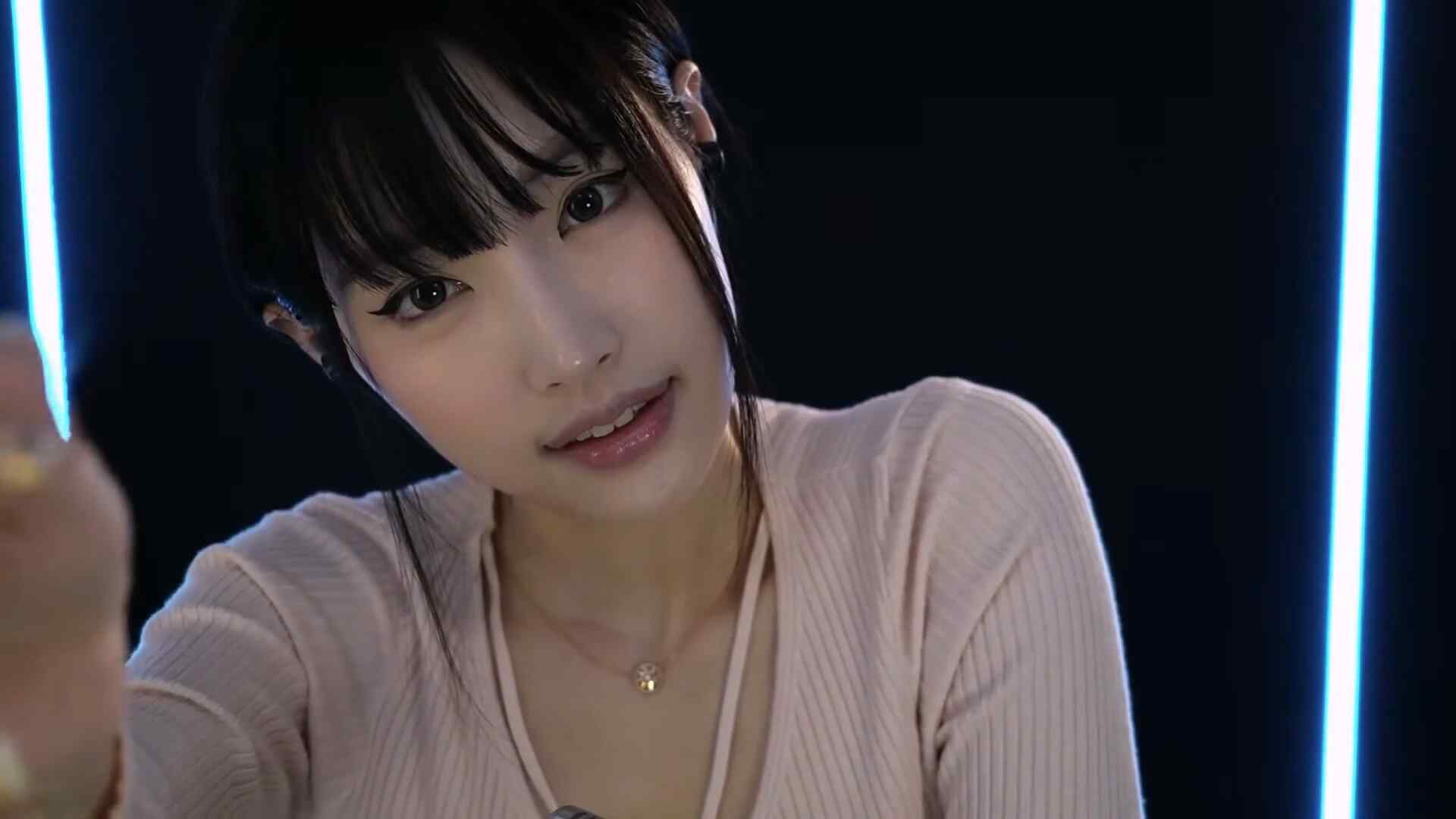 Crystal 太柔软以至于不真实…蓬松面包 🍞``` - Asmr1
